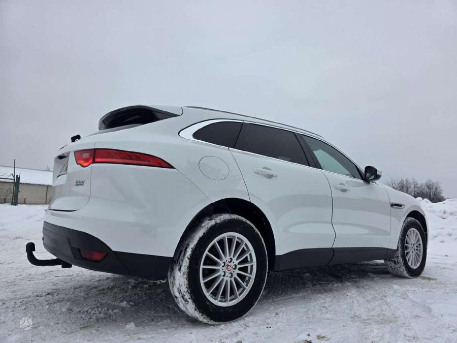 Balts Jaguar F-Pace 2016 Tauragė, ar dzinēja tilpumu 2.00 L un nobraukumu 150 tūkst. km par 12900 €, foto 5 vietnē AUTOMOTO.COM.LV