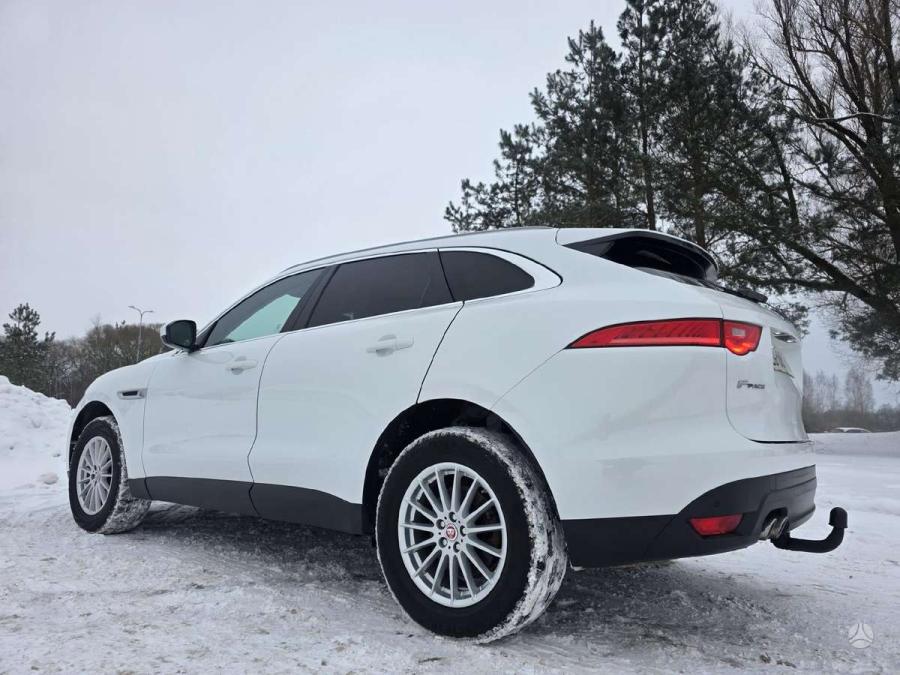 Balts Jaguar F-Pace 2016 Tauragė, ar dzinēja tilpumu 2.00 L un nobraukumu 150 tūkst. km par 12900 €, foto 6 vietnē AUTOMOTO.COM.LV