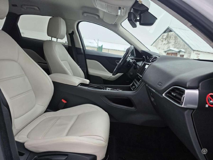 Balts Jaguar F-Pace 2016 Tauragė, ar dzinēja tilpumu 2.00 L un nobraukumu 150 tūkst. km par 12900 €, foto 8 vietnē AUTOMOTO.COM.LV