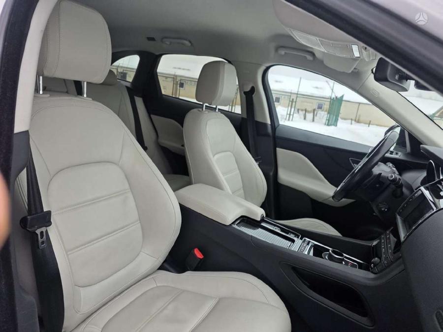 Balts Jaguar F-Pace 2016 Tauragė, ar dzinēja tilpumu 2.00 L un nobraukumu 150 tūkst. km par 12900 €, foto 11 vietnē AUTOMOTO.COM.LV