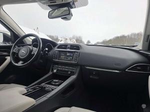 Balts Jaguar F-Pace 2016 Tauragė, ar dzinēja tilpumu 2.00 L un nobraukumu 150 tūkst. km par 12900 €, foto 14 vietnē AUTOMOTO.COM.LV