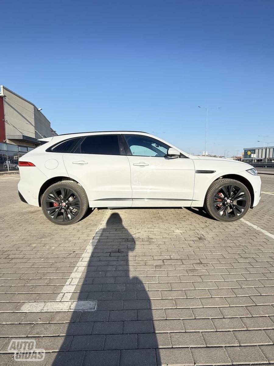 White Jaguar F-Pace 2016 in Vilnius, with an engine capacity of 3.00 L and mileage of 281 thousand km for 18200 €, photo 2 on AUTOMOTO.COM.LV