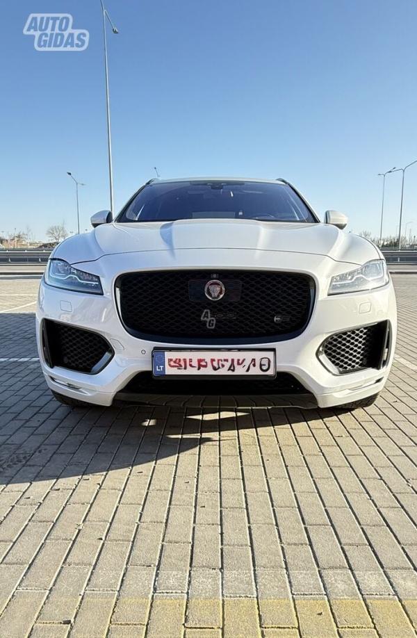 White Jaguar F-Pace 2016 in Vilnius, with an engine capacity of 3.00 L and mileage of 281 thousand km for 18200 €, photo 3 on AUTOMOTO.COM.LV
