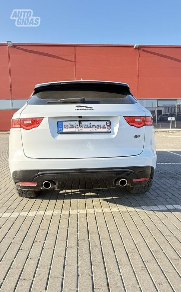 White Jaguar F-Pace 2016 in Vilnius, with an engine capacity of 3.00 L and mileage of 281 thousand km for 18200 €, photo 4 on AUTOMOTO.COM.LV