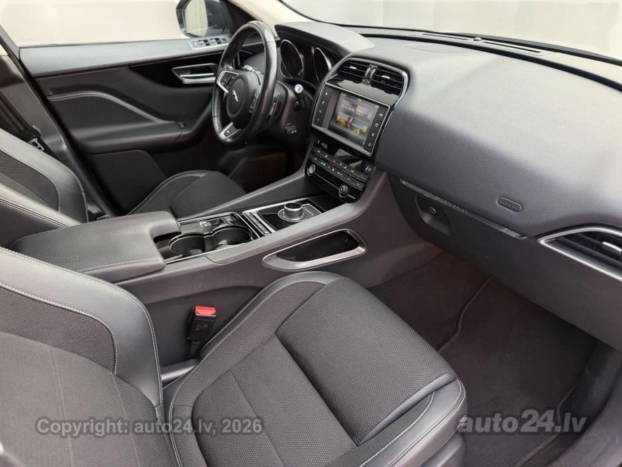 Balts Jaguar F-Pace 2016 Tallina, ar dzinēja tilpumu 0.00 L un nobraukumu 122 tūkst. km par 17999 €, foto 11 vietnē AUTOMOTO.COM.LV
