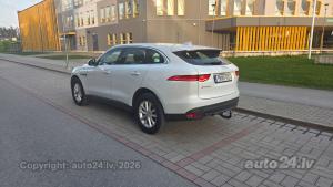 Balts Jaguar F-Pace 2016 Tallina, ar dzinēja tilpumu 2.00 L un nobraukumu 178 tūkst. km par 14900 €, foto 3 vietnē AUTOMOTO.COM.LV