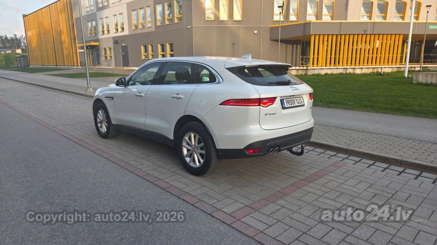 Balts Jaguar F-Pace 2016 Tallina, ar dzinēja tilpumu 2.00 L un nobraukumu 178 tūkst. km par 14900 €, foto 3 vietnē AUTOMOTO.COM.LV
