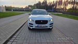 Balts Jaguar F-Pace 2016 Tallina, ar dzinēja tilpumu 2.00 L un nobraukumu 178 tūkst. km par 14900 €, foto 4 vietnē AUTOMOTO.COM.LV