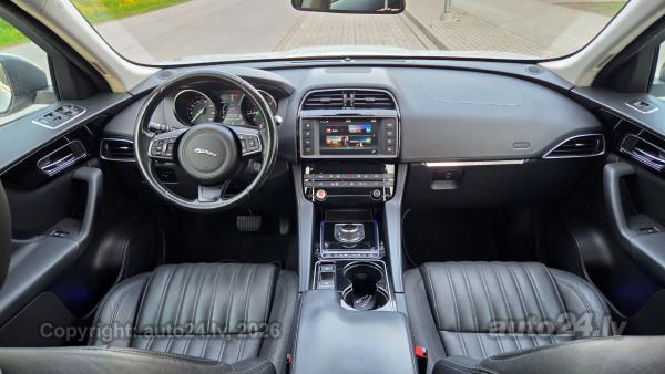 White Jaguar F-Pace 2016 in Tallinn, with an engine capacity of 2.00 L and mileage of 178 thousand km for 14900 €, photo 7 on AUTOMOTO.COM.LV