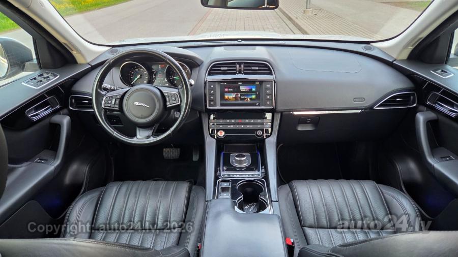 Balts Jaguar F-Pace 2016 Tallina, ar dzinēja tilpumu 2.00 L un nobraukumu 178 tūkst. km par 14900 €, foto 8 vietnē AUTOMOTO.COM.LV