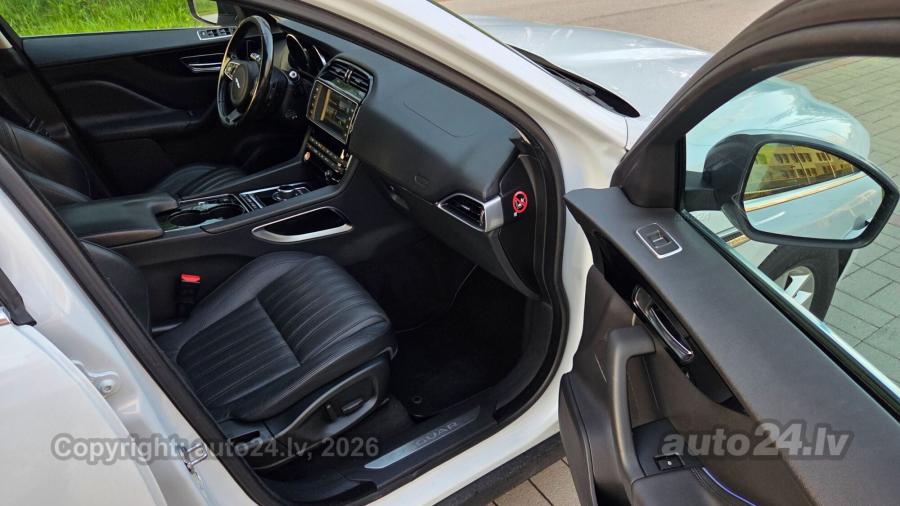 Balts Jaguar F-Pace 2016 Tallina, ar dzinēja tilpumu 2.00 L un nobraukumu 178 tūkst. km par 14900 €, foto 9 vietnē AUTOMOTO.COM.LV