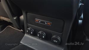 Balts Jaguar F-Pace 2016 Tallina, ar dzinēja tilpumu 2.00 L un nobraukumu 178 tūkst. km par 14900 €, foto 14 vietnē AUTOMOTO.COM.LV
