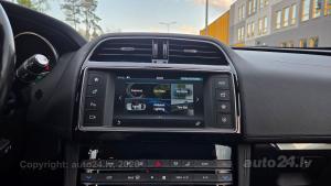Balts Jaguar F-Pace 2016 Tallina, ar dzinēja tilpumu 2.00 L un nobraukumu 178 tūkst. km par 14900 €, foto 16 vietnē AUTOMOTO.COM.LV