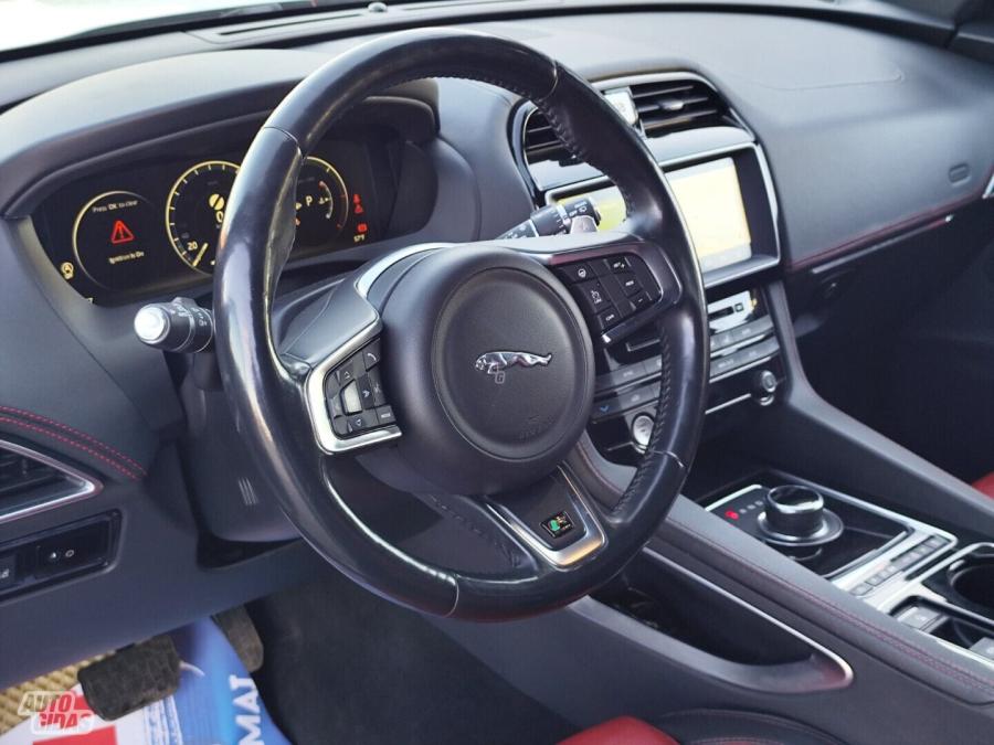 White Jaguar F-Pace 2016 in Siauliai, with an engine capacity of 2.00 L and mileage of 157 thousand km for 15300 €, photo 12 on AUTOMOTO.COM.LV
