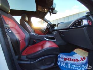 White Jaguar F-Pace 2016 in Siauliai, with an engine capacity of 2.00 L and mileage of 157 thousand km for 15300 €, photo 21 on AUTOMOTO.COM.LV