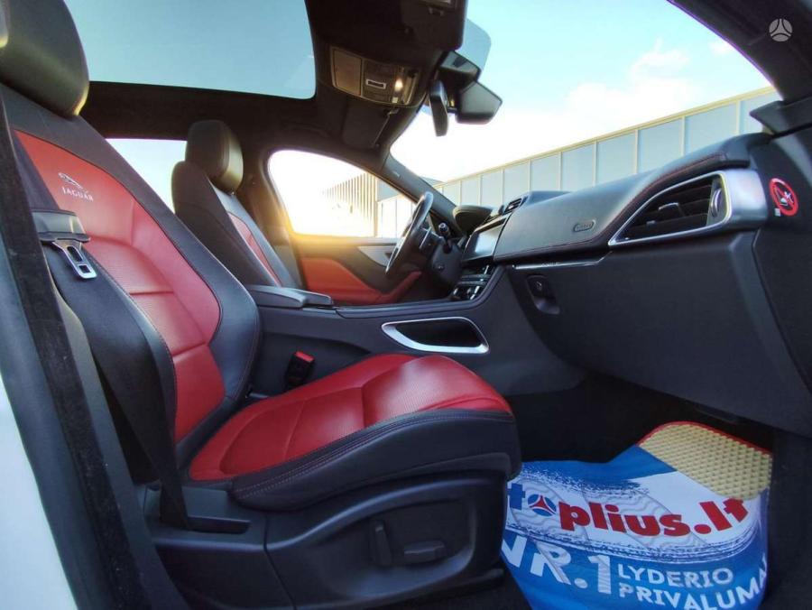 Balts Jaguar F-Pace 2016 Šauļi, ar dzinēja tilpumu 2.00 L un nobraukumu 157 tūkst. km par 14900 €, foto 21 vietnē AUTOMOTO.COM.LV