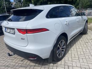 White Jaguar F-Pace 2016 in Riga, with an engine capacity of 2.00 L and mileage of 180 thousand km for 15800 €, photo 3 on AUTOMOTO.COM.LV