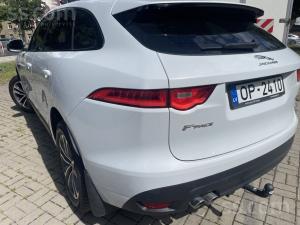 White Jaguar F-Pace 2016 in Riga, with an engine capacity of 2.00 L and mileage of 180 thousand km for 15800 €, photo 5 on AUTOMOTO.COM.LV