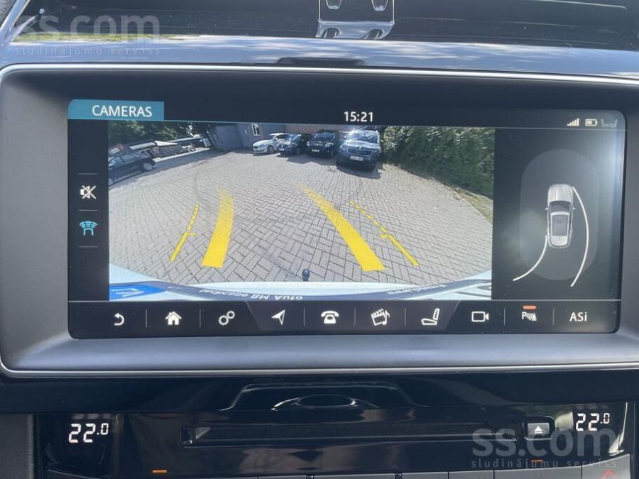 White Jaguar F-Pace 2016 in Riga, with an engine capacity of 2.00 L and mileage of 180 thousand km for 15800 €, photo 7 on AUTOMOTO.COM.LV