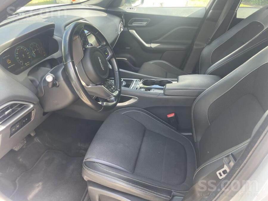 White Jaguar F-Pace 2016 in Riga, with an engine capacity of 2.00 L and mileage of 180 thousand km for 15800 €, photo 10 on AUTOMOTO.COM.LV