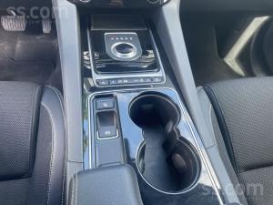 White Jaguar F-Pace 2016 in Riga, with an engine capacity of 2.00 L and mileage of 180 thousand km for 15800 €, photo 12 on AUTOMOTO.COM.LV