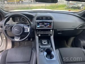 White Jaguar F-Pace 2016 in Riga, with an engine capacity of 2.00 L and mileage of 180 thousand km for 15800 €, photo 13 on AUTOMOTO.COM.LV