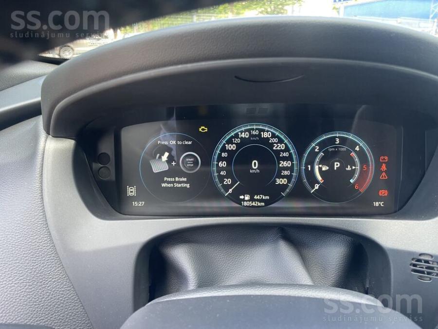 White Jaguar F-Pace 2016 in Riga, with an engine capacity of 2.00 L and mileage of 180 thousand km for 15800 €, photo 15 on AUTOMOTO.COM.LV