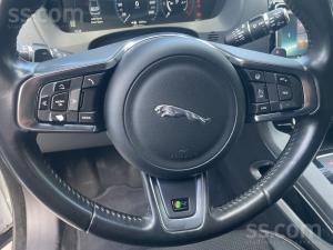White Jaguar F-Pace 2016 in Riga, with an engine capacity of 2.00 L and mileage of 180 thousand km for 15800 €, photo 18 on AUTOMOTO.COM.LV