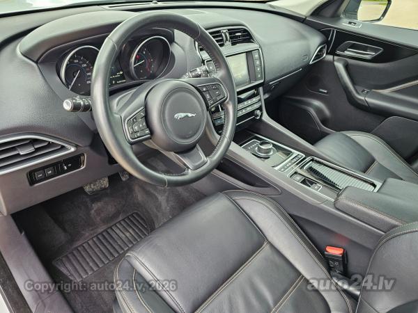 Balts Jaguar F-Pace 2016 Tartu, ar dzinēja tilpumu 3.00 L un nobraukumu 203 tūkst. km par 14990 €, foto 9 vietnē AUTOMOTO.COM.LV