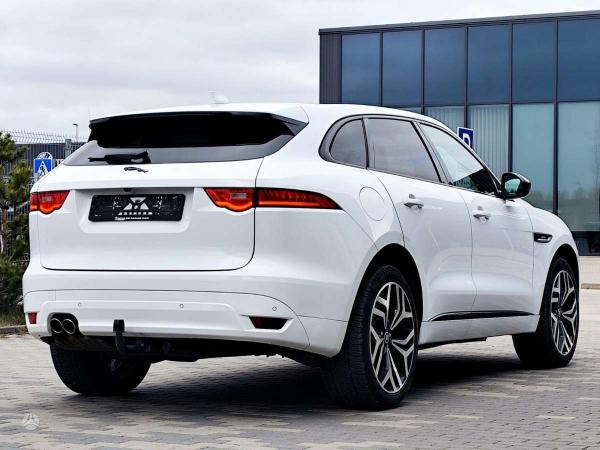 White Jaguar F-Pace 2016 in Siauliai, with an engine capacity of 2.00 L and mileage of 157 thousand km for 13900 €, photo 7 on AUTOMOTO.COM.LV