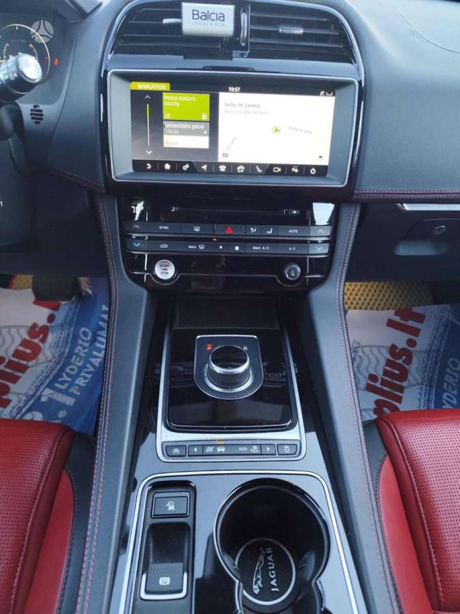 White Jaguar F-Pace 2016 in Siauliai, with an engine capacity of 2.00 L and mileage of 157 thousand km for 13900 €, photo 16 on AUTOMOTO.COM.LV