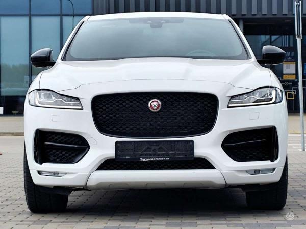 White Jaguar F-Pace 2016 in Siauliai, with an engine capacity of 2.00 L and mileage of 157 thousand km for 13900 €, photo 2 on AUTOMOTO.COM.LV