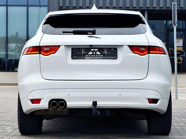 White Jaguar F-Pace 2016 in Siauliai, with an engine capacity of 2.00 L and mileage of 157 thousand km for 13900 €, photo 6 on AUTOMOTO.COM.LV