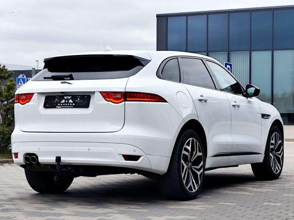 White Jaguar F-Pace 2016 in Siauliai, with an engine capacity of 2.00 L and mileage of 157 thousand km for 13900 €, photo 7 on AUTOMOTO.COM.LV