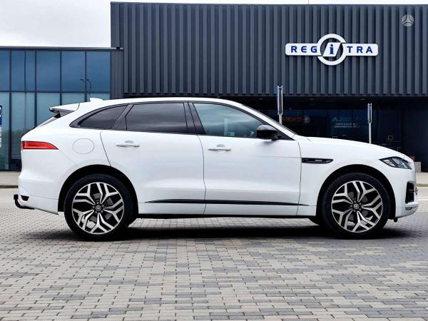 White Jaguar F-Pace 2016 in Siauliai, with an engine capacity of 2.00 L and mileage of 157 thousand km for 13900 €, photo 8 on AUTOMOTO.COM.LV
