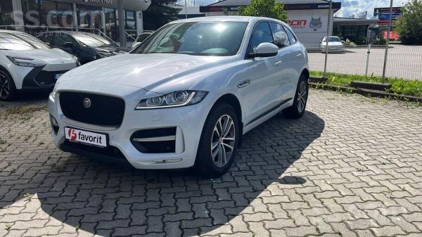 White Jaguar F-Pace 2016 in Riga, with an engine capacity of 2.00 L and mileage of 181 thousand km for 14900 €, photo 2 on AUTOMOTO.COM.LV