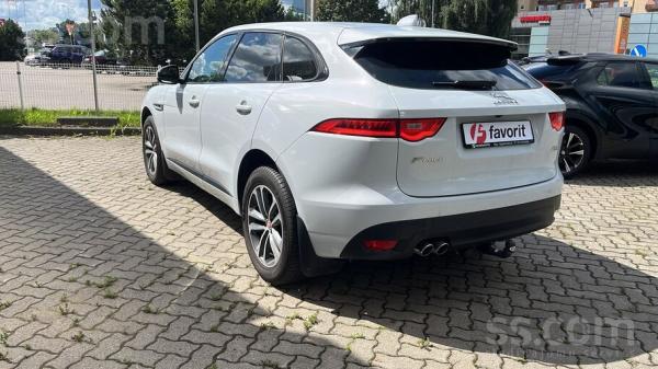 White Jaguar F-Pace 2016 in Riga, with an engine capacity of 2.00 L and mileage of 181 thousand km for 14900 €, photo 3 on AUTOMOTO.COM.LV