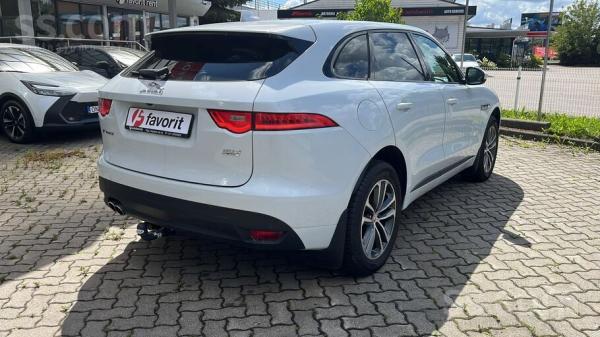 White Jaguar F-Pace 2016 in Riga, with an engine capacity of 2.00 L and mileage of 181 thousand km for 14900 €, photo 4 on AUTOMOTO.COM.LV
