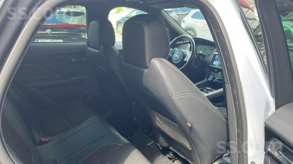White Jaguar F-Pace 2016 in Riga, with an engine capacity of 2.00 L and mileage of 181 thousand km for 14900 €, photo 7 on AUTOMOTO.COM.LV