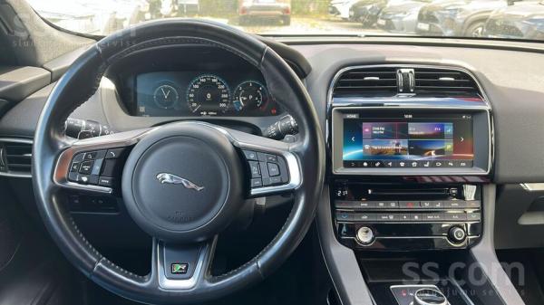 White Jaguar F-Pace 2016 in Riga, with an engine capacity of 2.00 L and mileage of 181 thousand km for 14900 €, photo 8 on AUTOMOTO.COM.LV