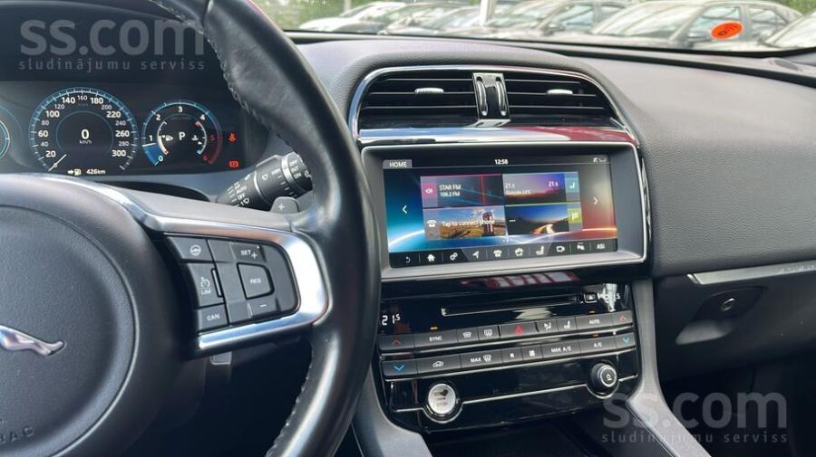White Jaguar F-Pace 2016 in Riga, with an engine capacity of 2.00 L and mileage of 181 thousand km for 14200 €, photo 11 on AUTOMOTO.COM.LV