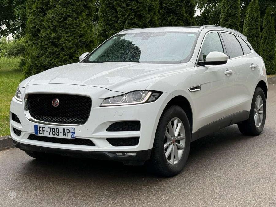 White Jaguar F-Pace 2016 in Taurage, with an engine capacity of 2.00 L and mileage of 170 thousand km for 12700 €, photo 4 on AUTOMOTO.COM.LV