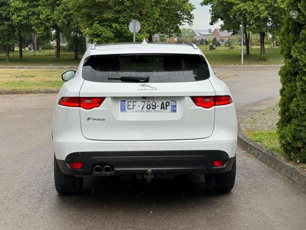 White Jaguar F-Pace 2016 in Taurage, with an engine capacity of 2.00 L and mileage of 170 thousand km for 12700 €, photo 8 on AUTOMOTO.COM.LV