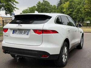White Jaguar F-Pace 2016 in Taurage, with an engine capacity of 2.00 L and mileage of 170 thousand km for 12700 €, photo 12 on AUTOMOTO.COM.LV