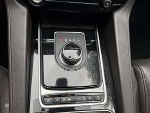 White Jaguar F-Pace 2016 in Taurage, with an engine capacity of 2.00 L and mileage of 170 thousand km for 12700 €, photo 16 on AUTOMOTO.COM.LV