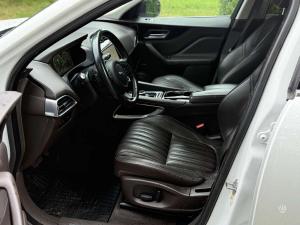 White Jaguar F-Pace 2016 in Taurage, with an engine capacity of 2.00 L and mileage of 170 thousand km for 12700 €, photo 25 on AUTOMOTO.COM.LV