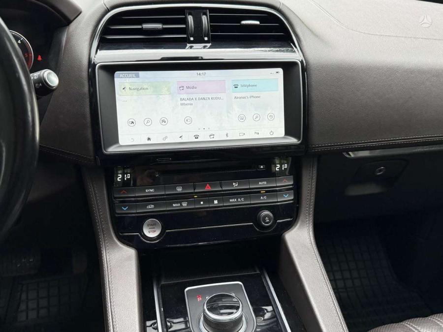 White Jaguar F-Pace 2016 in Taurage, with an engine capacity of 2.00 L and mileage of 170 thousand km for 12700 €, photo 28 on AUTOMOTO.COM.LV