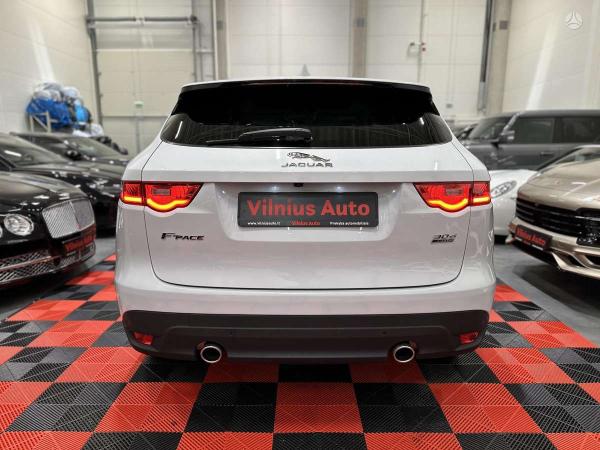 Balts Jaguar F-Pace 2016 Viļņa, ar dzinēja tilpumu 3.00 L un nobraukumu 180 tūkst. km par 14790 €, foto 6 vietnē AUTOMOTO.COM.LV
