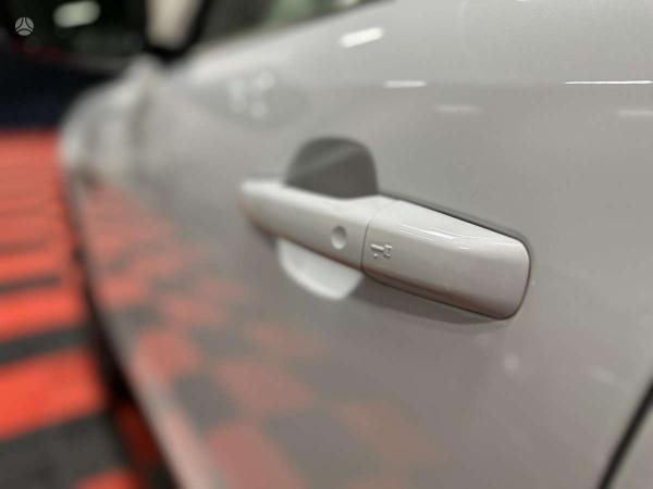 Balts Jaguar F-Pace 2016 Viļņa, ar dzinēja tilpumu 3.00 L un nobraukumu 180 tūkst. km par 14790 €, foto 9 vietnē AUTOMOTO.COM.LV