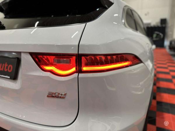 Balts Jaguar F-Pace 2016 Viļņa, ar dzinēja tilpumu 3.00 L un nobraukumu 180 tūkst. km par 14790 €, foto 11 vietnē AUTOMOTO.COM.LV